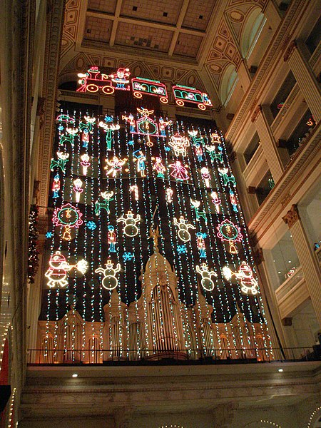 It’s Not the Holidays Without the Light Show | Philly Crawling